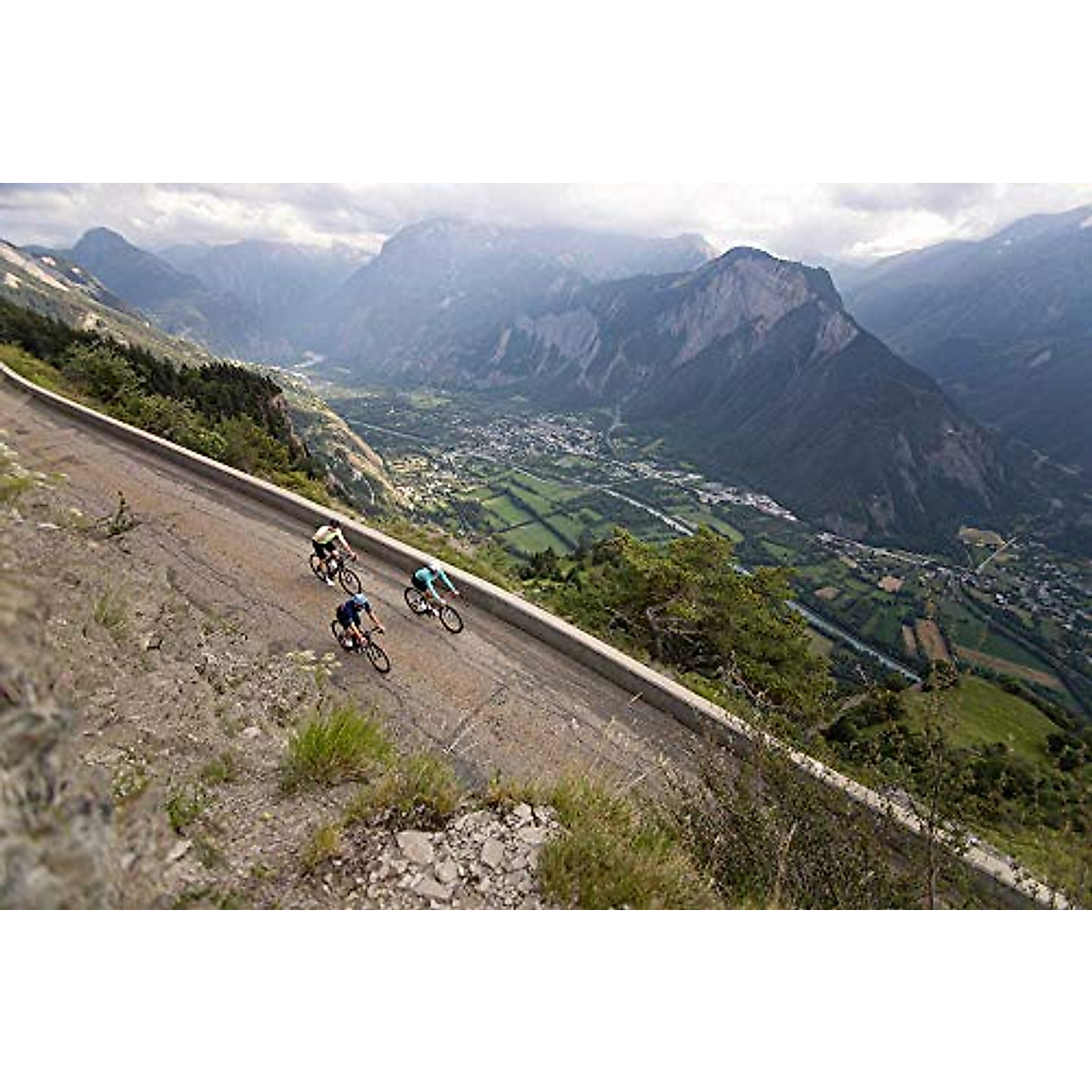 CamelBak Women’s Magic Bike Hydration Pack - Magnetic Tube Trap - 70 oz