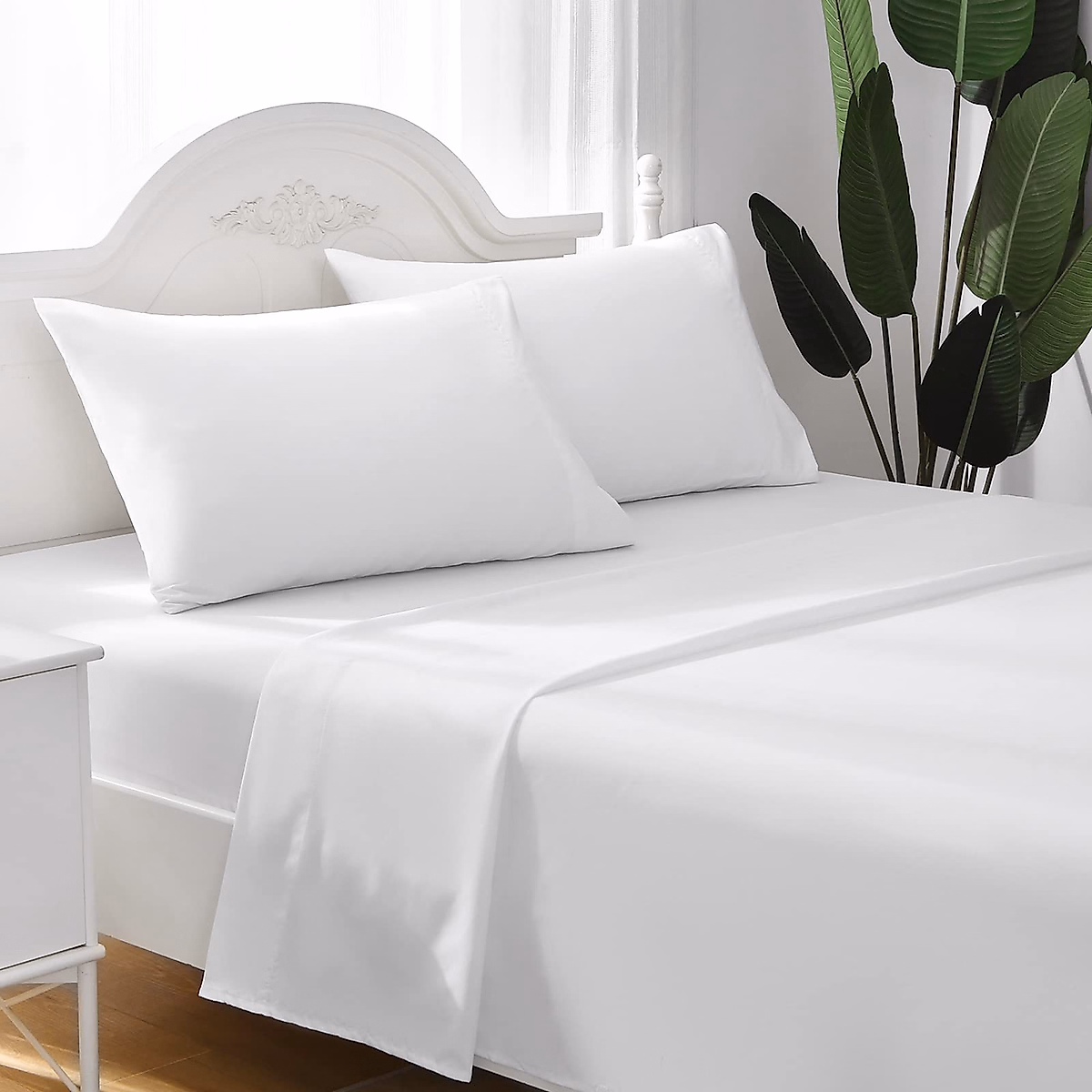 ILAVANDE Luxury 4 Piece White Microfiber King Sheets Set - Super Soft 1800 Series, 14" Deep Pockets, Wrinkle & Fade Resistant for King Size Beds