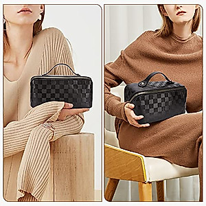 Large Capacity Travel Cosmetic Bag Plaid Checkered Makeup Bag Portable Leather Waterproof Skincare Bag with Handle and Divider for Women