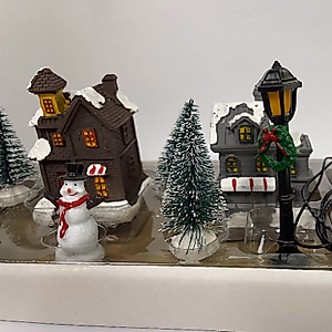RTing YAN Xuan Mini Christmas Village Sets,Warm LED Lighted Christmas Village Houses with Figurines & Trees,Room Decor Gifts, Set/10