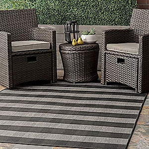 nuLOOM Haylie Chevron Striped Indoor/Outdoor Area Rug, 8' Square, Black
