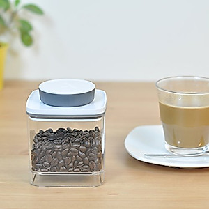 Ankomn Turn-N-Seal vacuum/airtight moisture prevent storage container perfect for Coffee Teas Rice Nuts Medicine (0.6quart)