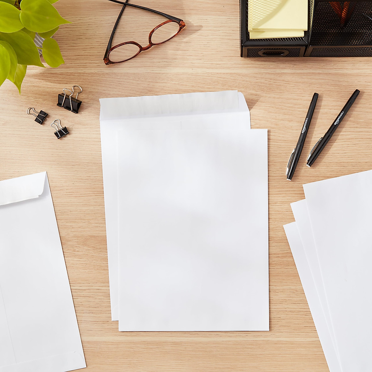 Amazon Basics Catalog Mailing Envelopes, Peel & Seal, 9x12 Inch, 100-Pack, White