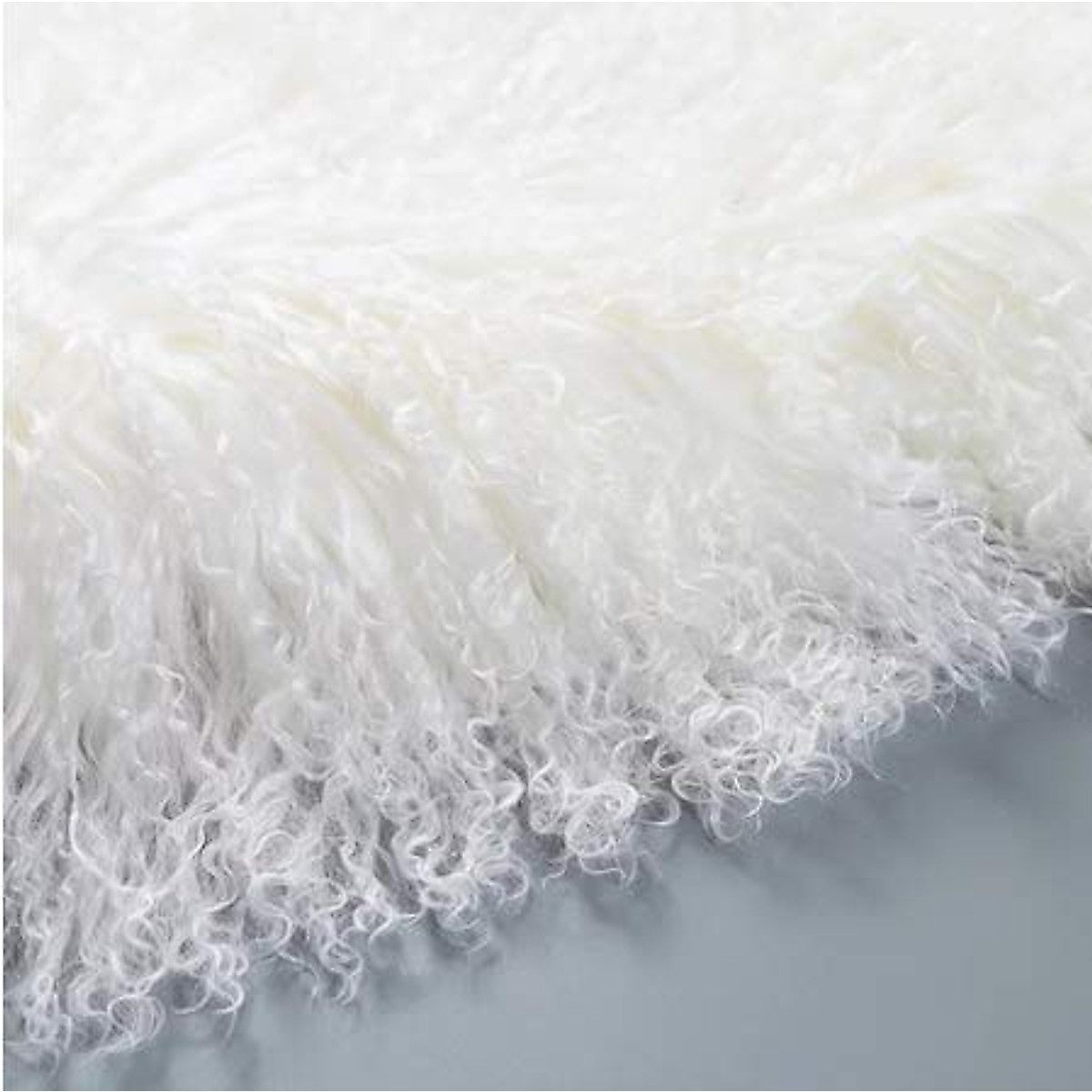 Genuine Tibetan Mongolian Sheepskin Area Rugs Long Wool Curly Fur Hide Pelt Mat Carpet Throw for Bedroom, Living Room，Home Décor 2'x3'