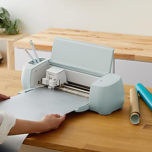 Cricut Smart Permanent Matte Metallic Vinyl (13in x 3ft, Silver) for Outdoor Crafts, For Cricut Explore 3 & Maker 3, Create DIY Projects, Decals, Stickers & More, All-Weather & Fade-Proof