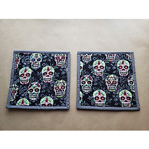 Sugar Skull Themed Potholders Set of 2 Pair Día de Muertos Kitchen Linens Day of the Dead Home Decor Quilted Hot Pads Insulated Trivets Black Grey Halloween Gifts Under 20 Handmade Pot Holders