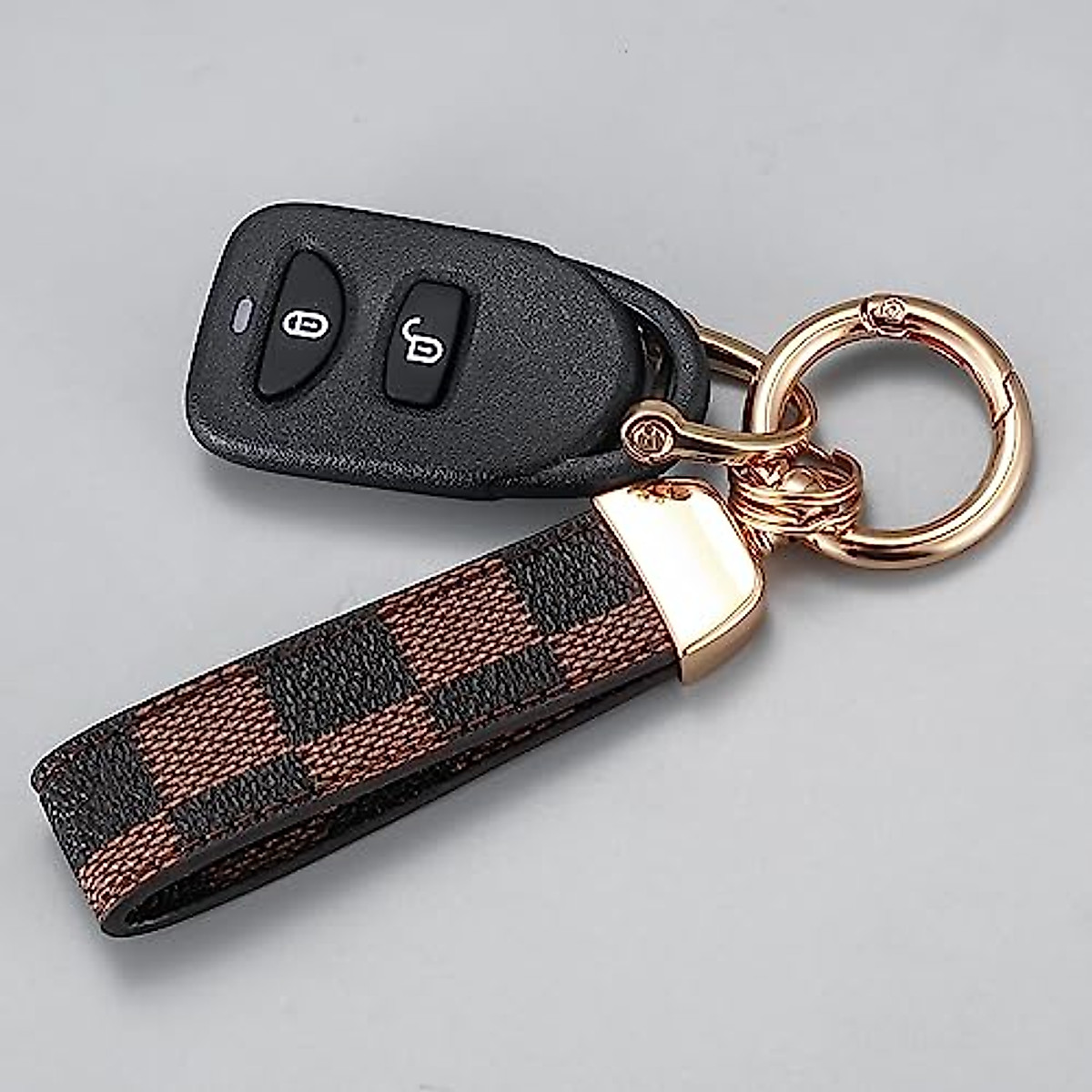 ALAHUGYEF Car Keychains, PU Car Key Chains with Zinc Alloy Ring, Universal Key Chains for Men and Women, Car Key Accessories - Brown Plaid