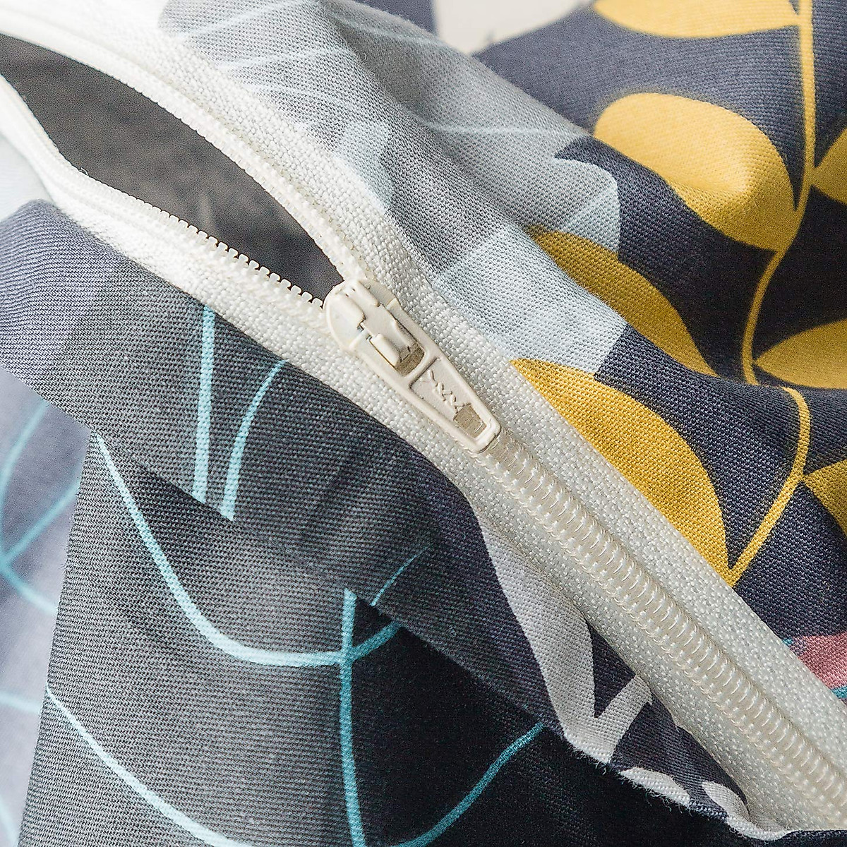 YuHeGuoJi Black Floral Duvet Cover Queen 100% Cotton Boho Botanical Flower Duvet Cover 3 Pcs Set 1 White Daisy Duvet Cover with Zipper Ties 2 Pillowcases Hawaiian Yellow Grey Leaves Bedding Set