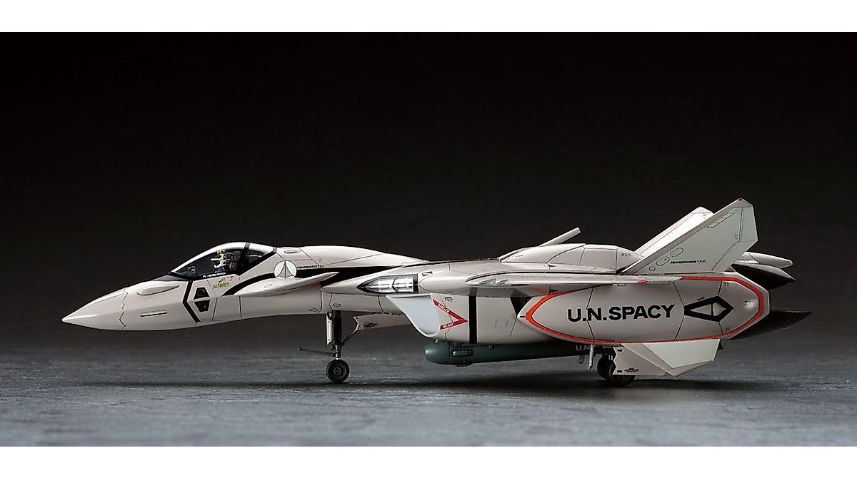 VF-11B Thunderbolt Model Kit | Hasegawa 1/72 Scale Plastic Model