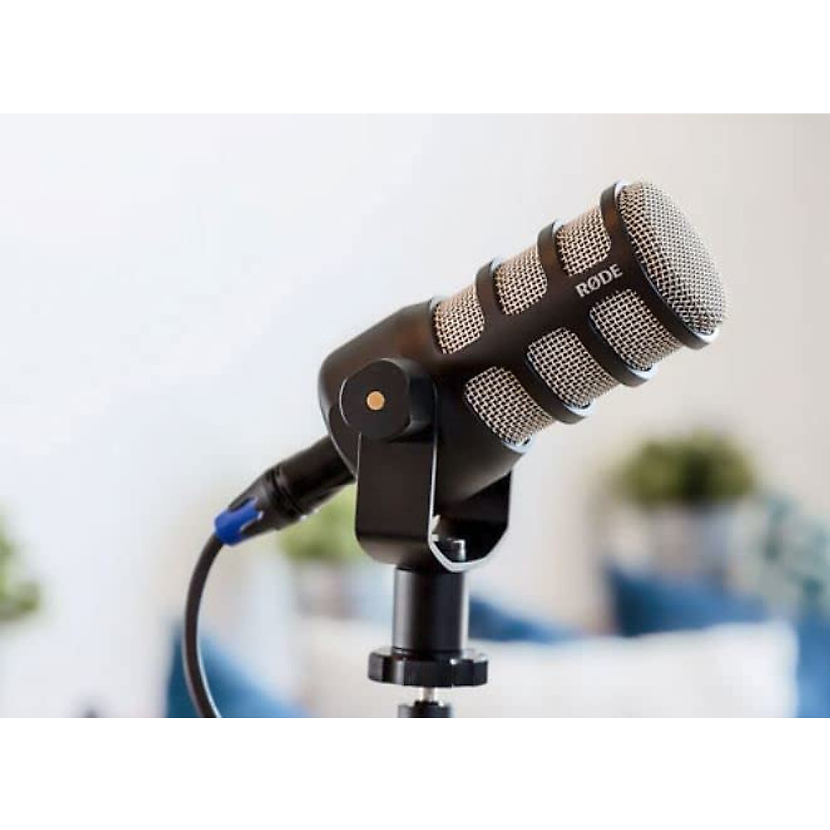 Rode PodMic Dynamic Podcast Microphone (Pair) with Gator GFW-MIC-0250 Desktop Mic Stands, TH-02 Podcast Headphones, XLR Cables and StreamEye Polishing Cloth