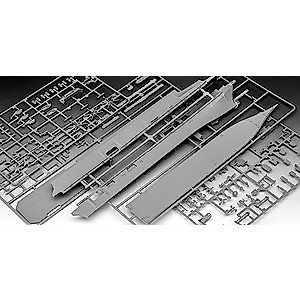 Revell 05178 Assault Carrier USS WASP Class 1:700 Scale Model Kit