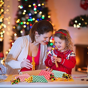 100 pieces Christmas Treat Bags Christmas Goodies Bags, Kraft Holiday Gift Bags Red Green Candy Buffet Paper Bags Xmas Holiday Party Favor Goody Bags