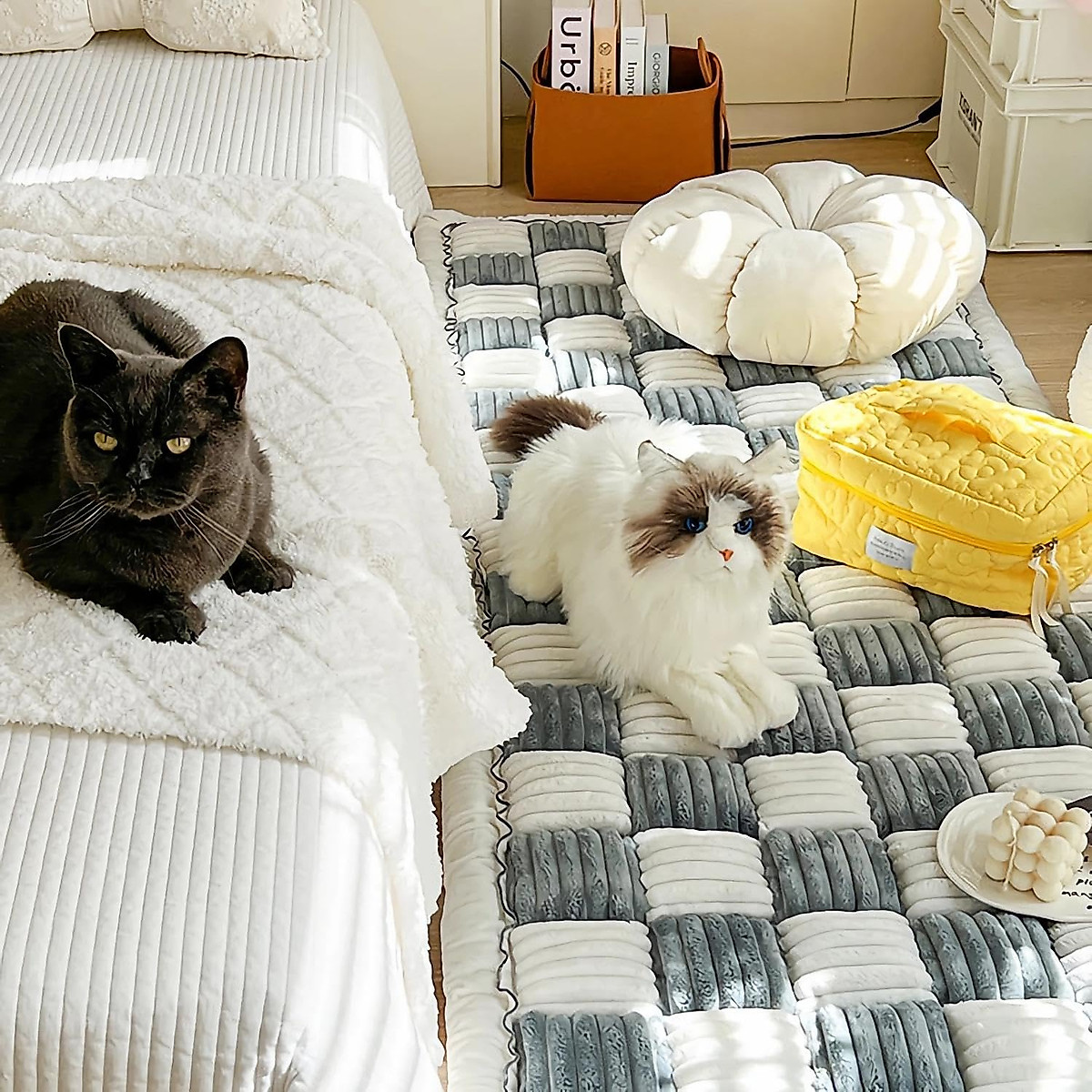 JIALOE Pet Couch Cover Coloured Large Plaid Square Pet Mat Bed Funny Fuzzy Couch Cover Dog Sofa Bed Pet Products Furniture (17.7x17.7inch, Gray)