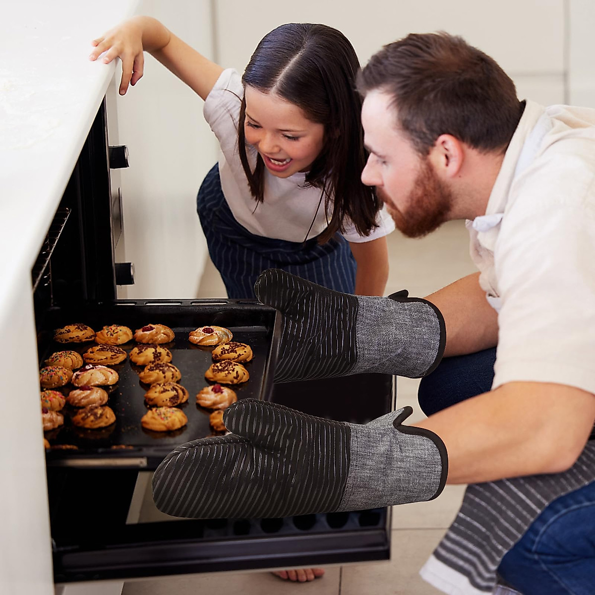 4PCS TIPTAP Oven Mitts, Kitchen Oven Mitts Set, Non Slip Cotton Oven Mitt and Pot Holders,Heat Resistant, Machine Washable,2 Long Mit and 2 Pot Holder(Black)
