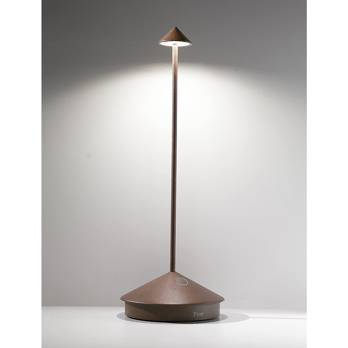 Pina Pro LED Table lamp (Color: Rust) in Aluminum, Indoor/Outdoor use, Contact Charging Base, H29cm, USA Plug