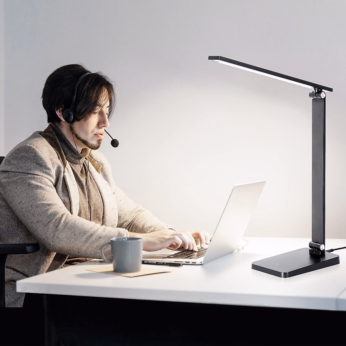 LED Desk Lamp for Home Office, 3 Levels Dimmable Desk Light with USB Charging Port, Small Study Lamp, Reading Light for Table, Black, 5000K