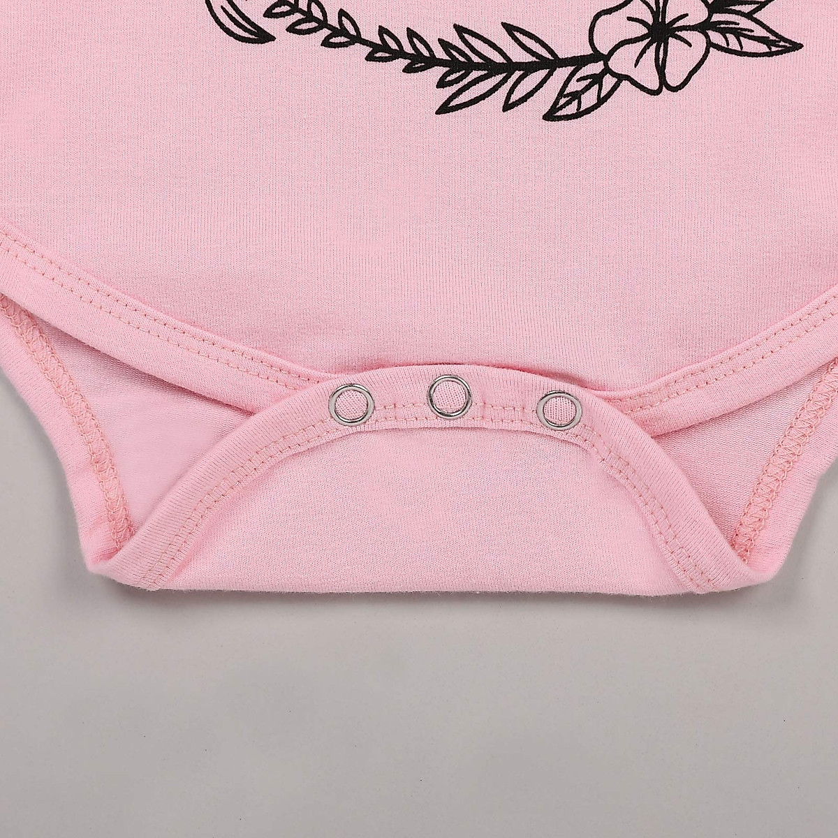 ZOELNIC Newborn Baby Girl Outfits New To The Crew Letter Print Romper+Floral Pants+Hat+Headband+Gloves 5PCS Clothes Set (Light Pink,Newborn)