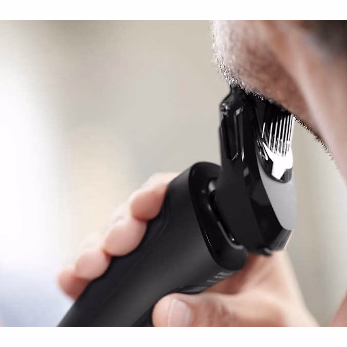 Philips Norelco Shaver 6600 with SenseIQ Technology, Series 6000.SkinProtect Blades, 360° Contour Heads and Smart Hair Sensor
