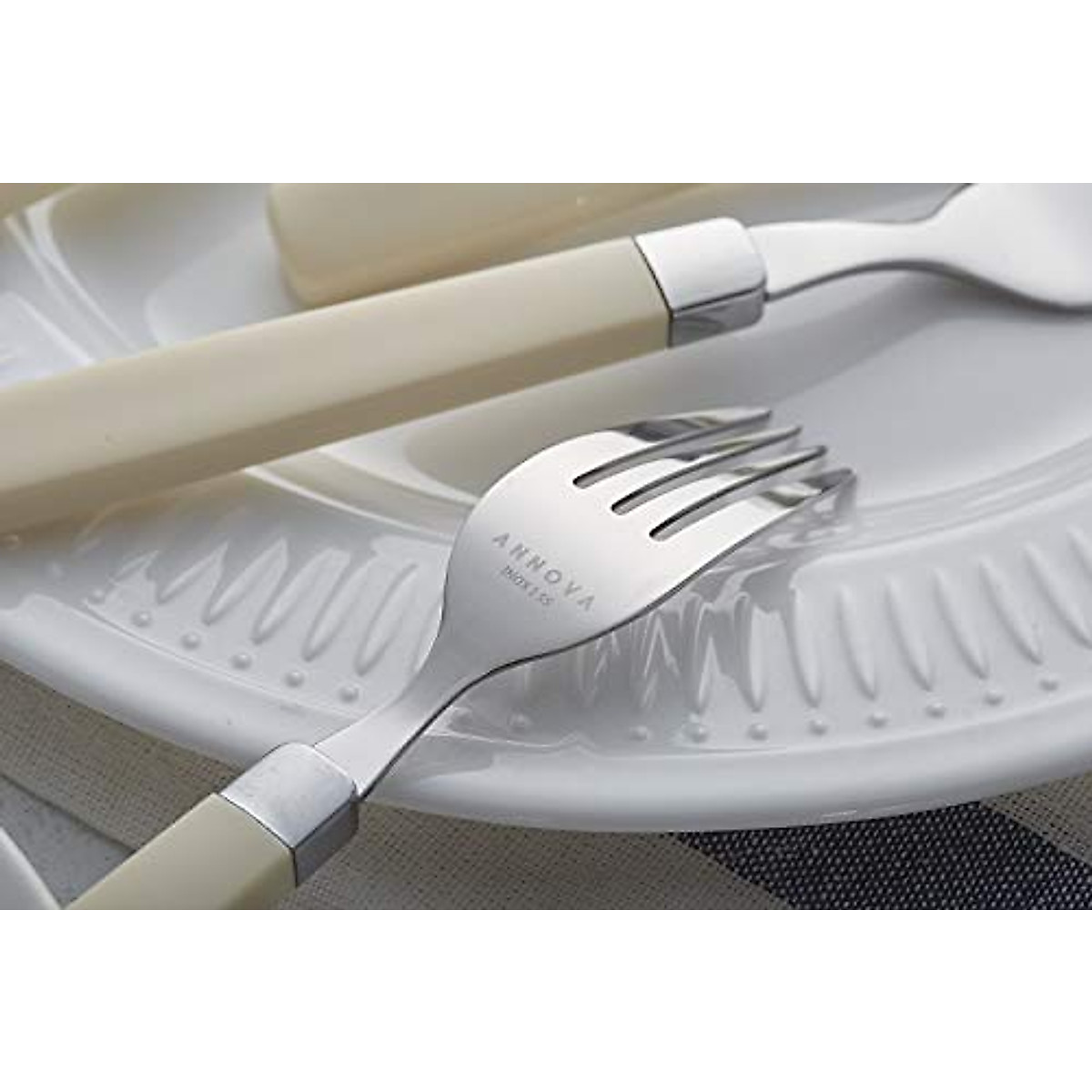 ANNOVA 16 Pieces Stainless Steel Flatware/Cutlery Set - Color Handles - 4 x Dinner Forks, 4 x Dinner Knives, 4 x Dinner Spoons, 4 x Dessert Spoons - Service for 4 (Cream, 16 Pieces)