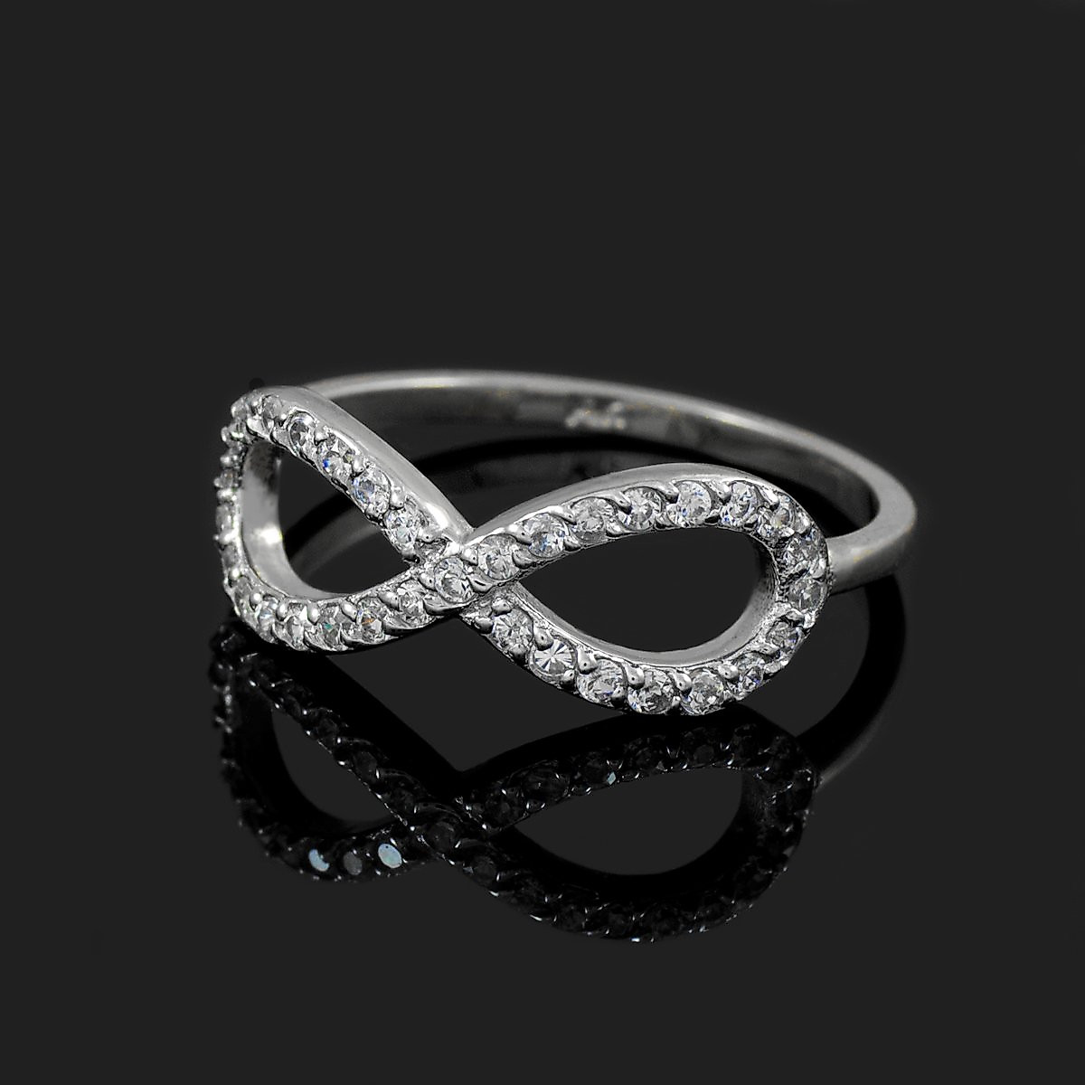 10k White Gold Diamond Infinity Ring (7.5)