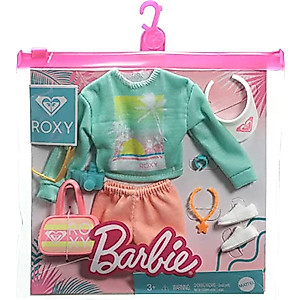 Barbie Storytelling Fashion Pack of Doll Clothes Inspired by Roxy: Sweatshirt with Roxy Graphic, Orange Shorts & 7 Beach-Themed Accessories Dolls Including Camera