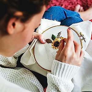 Caydo 100 Colors Embroidery Floss and 12 Skeins Variegated & 10 Skeins White & 10 Skeins Black Color and 10 PCS Floss Bobbins for Friendship Bracelet Strings Kits, Cross Stitch Sewing Crafts