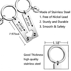 Pregnancy Announcement Gifts Daddy and Mommy Est 2025 Keychain Set New Parents Gift First Time Gifts Dad Mommy to Be Gift (Silver)