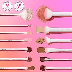 wet n wild Eyeshadow Brush, Precision Blending Application, Soft Synthetic Fibers, Ergonomic Handle for Comfortable Precision Control