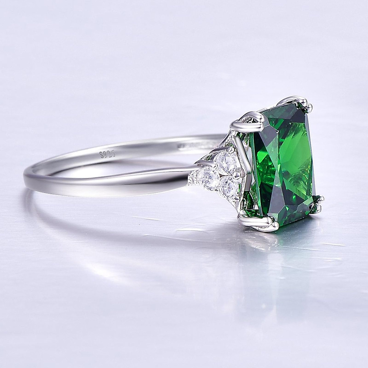 Yaresul 3.5ct Women's Green Emerald Ring for Women 925 Sterling Silver Emerald Engagement Ring for Women May Birthstone Rings Paved Cubic Zirconia Wedding Rings Size 8