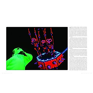 Tim Burton's The Nightmare Before Christmas Visual Companion (Commemorating 30 Y ears) (Disney Editions Deluxe)