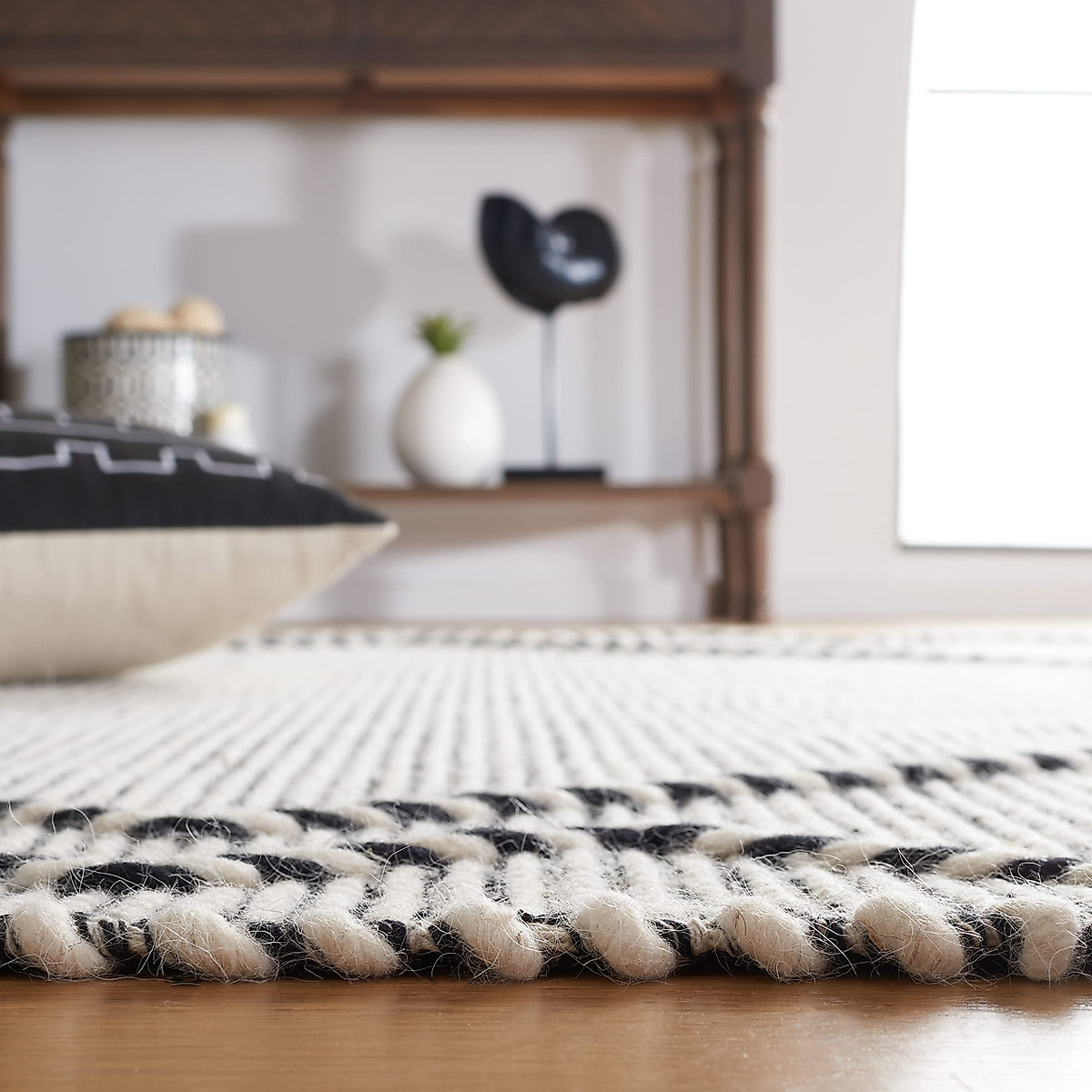 Safavieh Vermont Collection Accent Rug - 4' x 6', Ivory & Black, Handmade Moroccan Boho Braided Tassel Wool, Ideal for High Traffic Areas in Entryway, Living Room, Bedroom (VRM160Z)