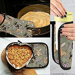 Oven Mitts and Pot Holders Set High Insulated Oven Gloves with Heat Insulation Pad Cute Chihuahua Flower Soft Cotton Lining and Non-Slip Surface Kitchen Mitten for Safe BBQ Cooking Baking