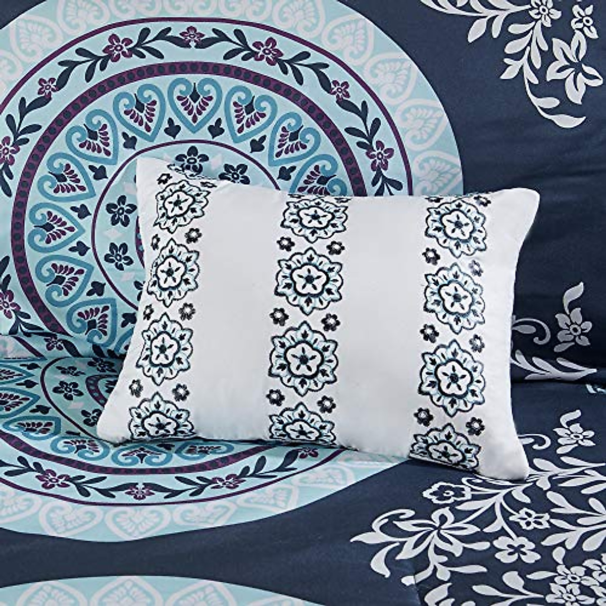 Intelligent Design Complete Bed In A Bag Casual Boho Comforter with Sheet Set Decorative Pillow, All Season Bedding Set, Twin, Loretta Navy 7 Piece