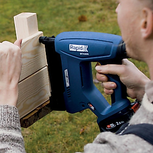 Rapid High-Performance Staples for Dense Materials, Narrow Crown No. 606, Leg Length 12mm, Staple Gun Staples, Resin-Coated Galvanised Steel, 3600 Pieces, Plastic Box (40303093)