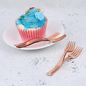Cabilock 24pcs Disposable Mini Fork Fruit Dessert Pudding Forks Mini Plastic Tasting Forks for Appetizer Desserts Cocktail Cake Fruit Wedding Party Rose Gold