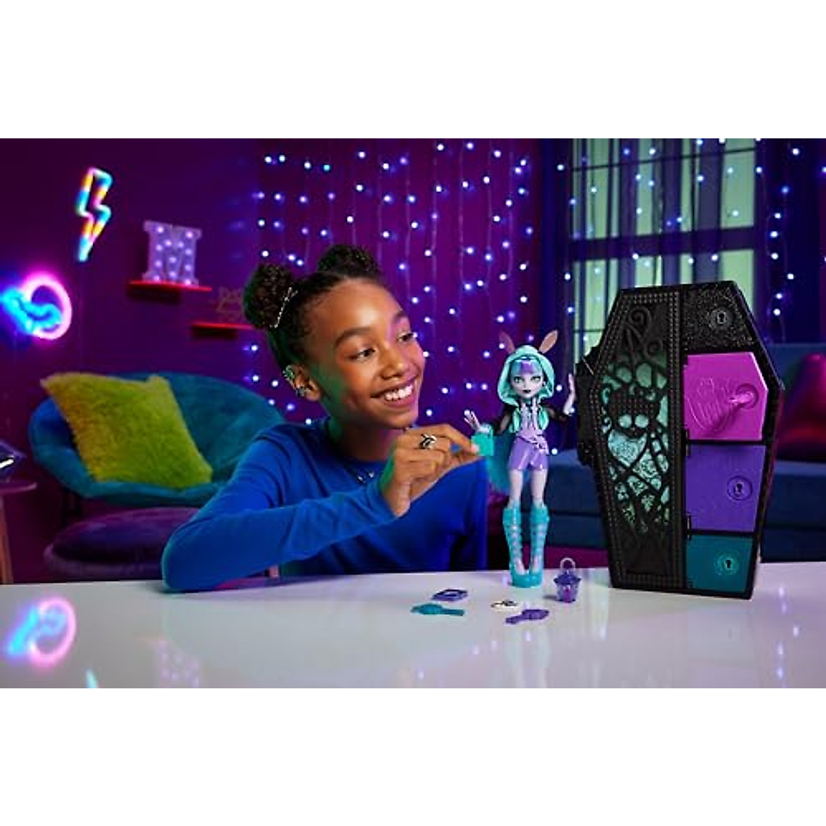 Monster High Skulltimate Secrets Neon Frights Doll & Accessories, Twyla with Dress-Up Locker & 19+ Surprises