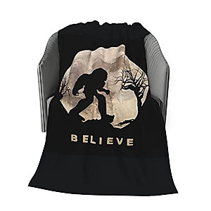 Funny Bigfoot Sasquatch Full Moon Fleece Blanket - All Season 300GSM Lightweight Plush Fuzzy Cozy Soft Flannel Throw Blanket for Bed Sofa Couch Travel Camping 30x50 inches