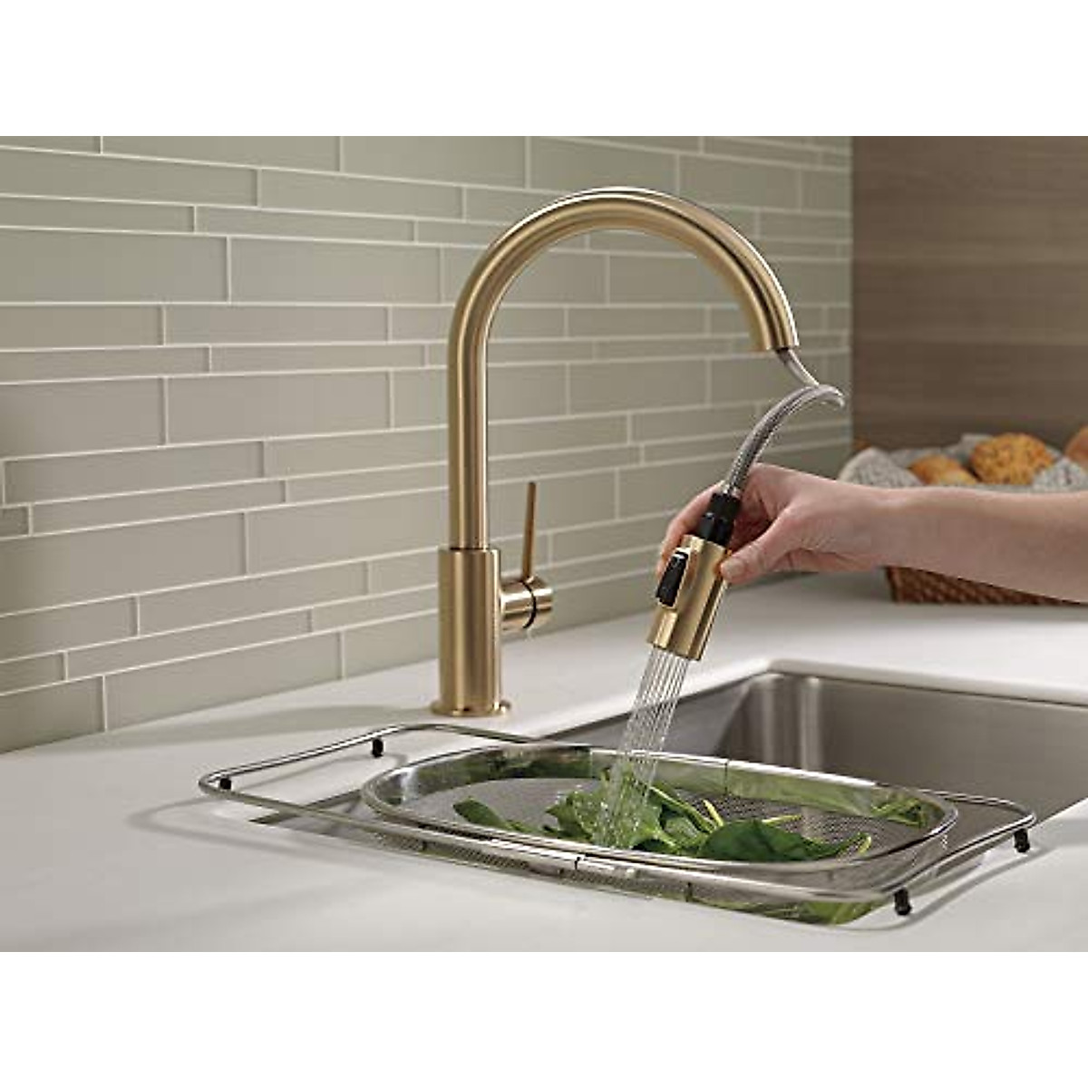 Delta Faucet Trinsic Gold Kitchen Faucet, Kitchen Faucets with Pull Down Sprayer, Kitchen Sink Faucet, Gold Faucet for Kitchen Sink with Magnetic Docking Spray Head, Champagne Bronze 9159-CZLS-DST