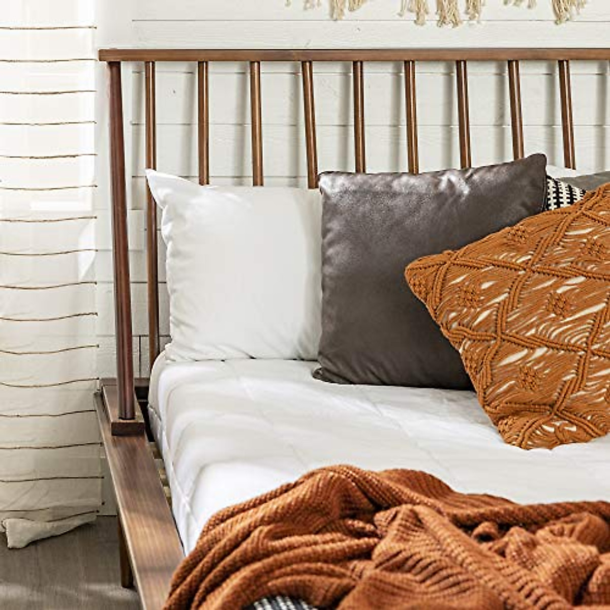 HOME ACCENT FURNISHINGS Queen Modern Wood Spindle Bed - Walnut