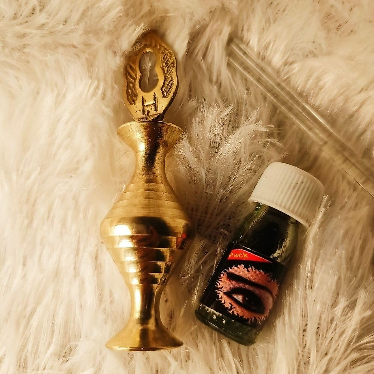 Islamic Brass Surmadani Antique Bottle Hand Pot Women Accessories Eyeliner Kajal Holder Case Vintage Engraved Crafted Wedding Party Without Surma-3.5Inch with Pack of 1 Eyeliner