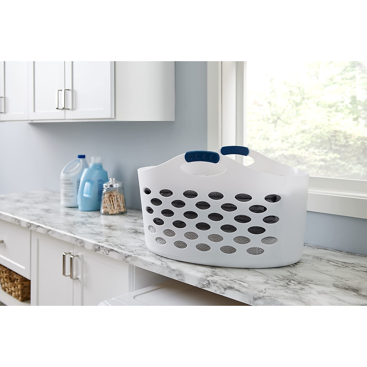 Rubbermaid Flex 'n Carry Laundry Hamper, 2.2-Bushel, White (FG260004WHTRB)