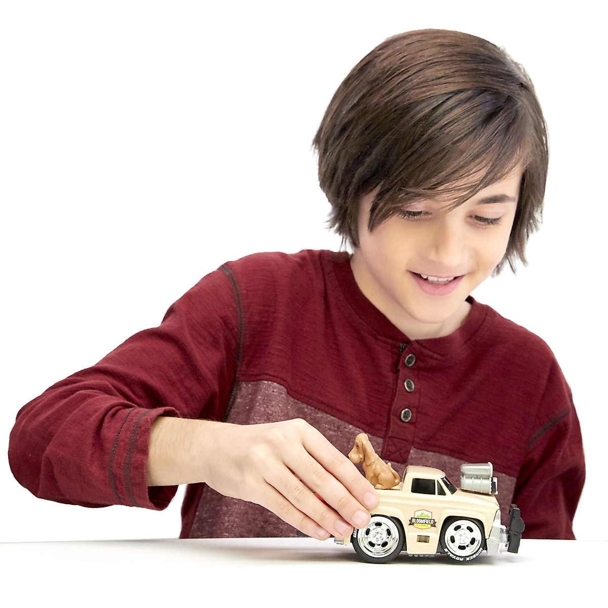 MGA Entertainment Wreck Royale Exploding Crashing Big Boss Race Car with 4 Mix 'N Match Explosive Parts