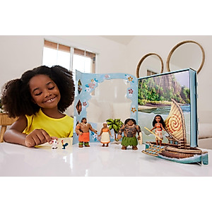 Mattel Disney Princess Moana Small Doll Story Pack with 1 Moana Doll, 5 Character Figures and 1 Accessory from the Movie