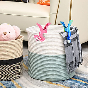 8 Pack Clips for Beach Chairs-Durable and Big Towel Clips, Peg Clips with Colorful Parrot and Pink Flamingo Shape, Creative Beach Towel Clip for Family Use, Portable During Travel.