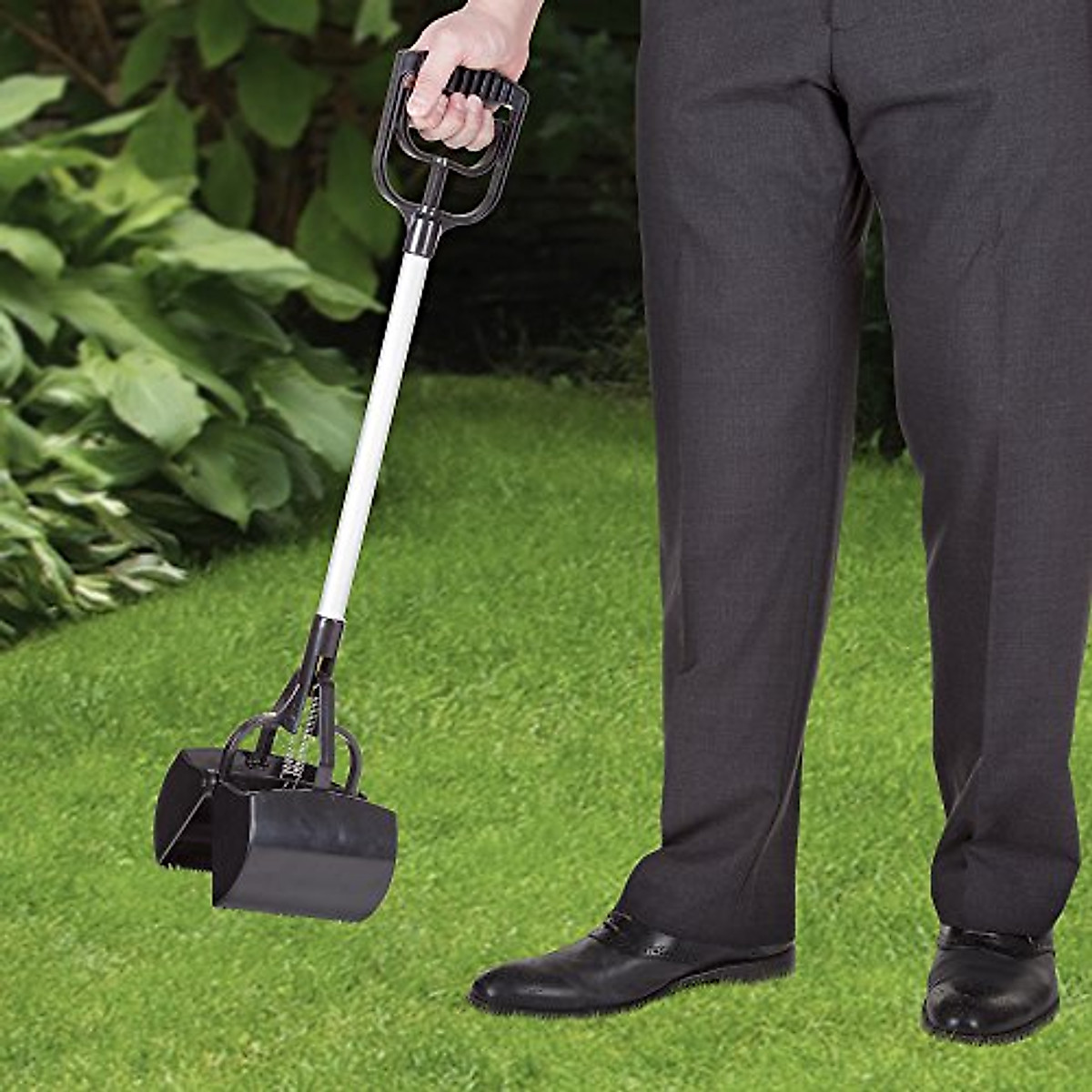 PETMAKER Pooper Scooper Disposal System Jaw Clamp for Large and Small Dogs with Long Handle for Sanitary One Handed Use on Grass and Concrete