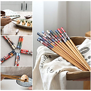 5 Pairs Chopsticks and Chopstick Rest Set, Cute Lucky Cat Chopsticks Holder 5 Cats, Classic Japanese Style Bamboo Natural Reusable Chopsticks, Dishwasher - Safe, Chopsticks Holder Gift Set (Lucky Cat)