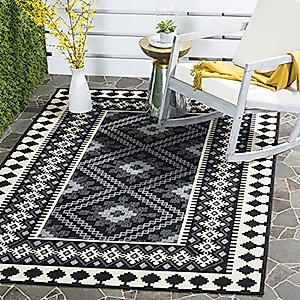 SAFAVIEH Veranda Collection 4' x 5'7" Black / Cream VER099 Boho Indoor/ Outdoor Non-Shedding Easy--Cleaning Patio Backyard Porch Deck Mudroom Accent--Rug