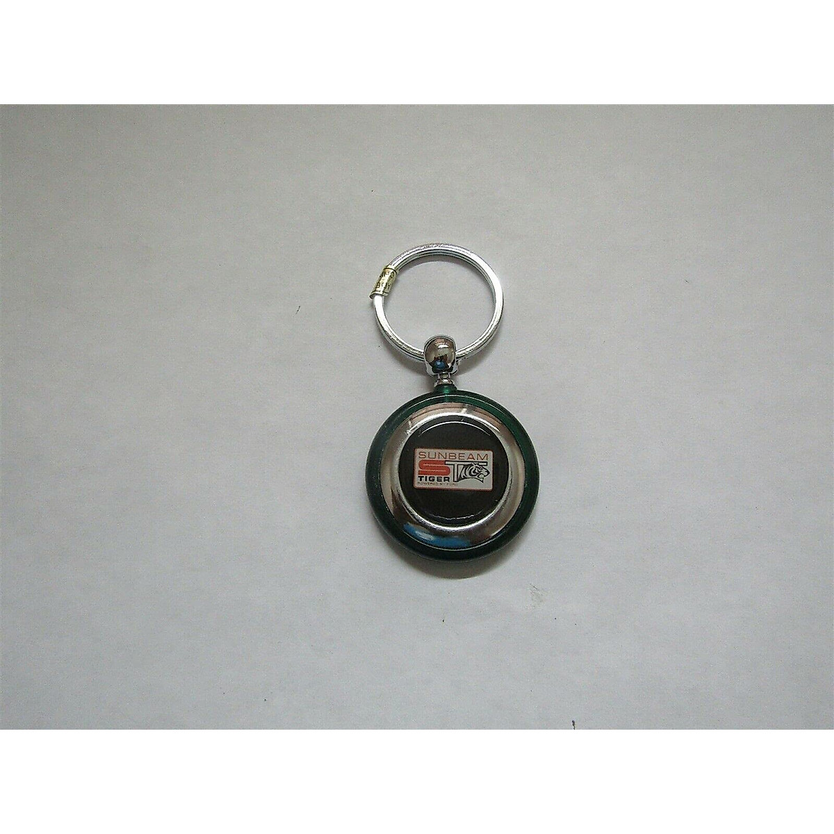 1960's SUNBEAM TIGER VINTAGE LOGO ROUND PLASTIC KEYCHAIN - GREEN