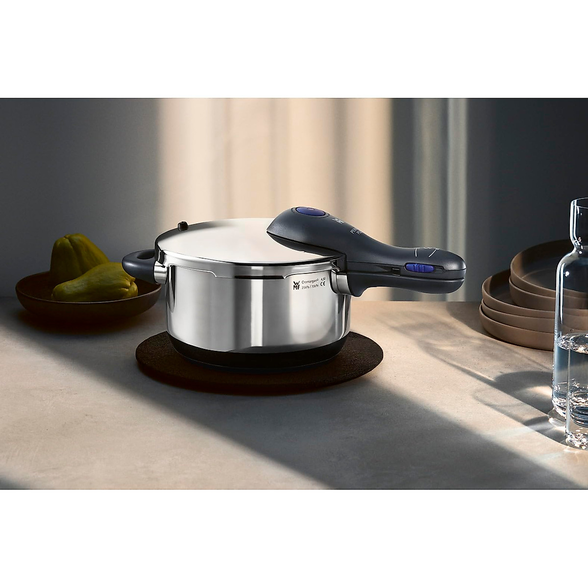 WMF Perfect Plus – Quick Cooker Diameter 22 cm Diameter of 6 Litres and a Half with Flame Protection Cromargan Stainless Steel for Induction