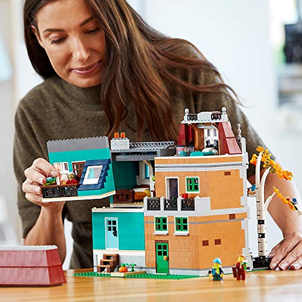 LEGO Creator Expert Bookshop 10270 Modular Building Kit, Big Set and Collectors Toy for Adults, (2,504 Pieces)